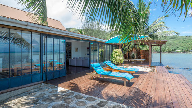 My Houzz: Polynesian Vacation Villa Overlooks a Blue Lagoon