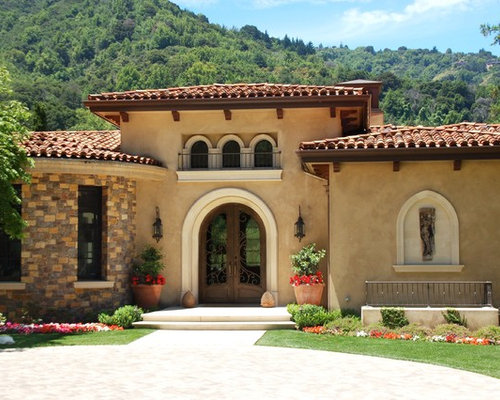 Beige Stucco Exterior | Houzz