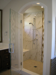 Does this shower wall look a little crowded? | Houzz Forum