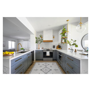 The "Two Toned" Kitchen - Transitional - Kitchen - Miami - by EFE ...