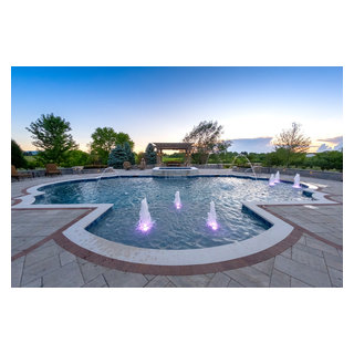 Elgin, IL Roman End Pool with Freeform Hot Tub - Mediterráneo - Piscina ...