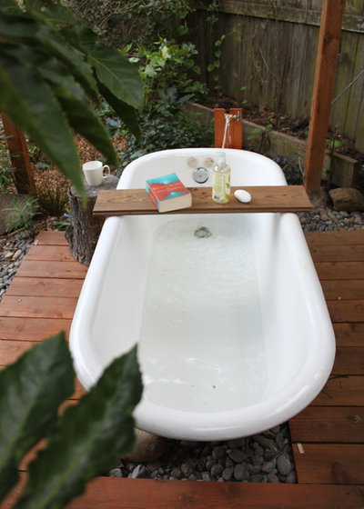 See a Soothing Backyard Bathhouse Born From a Salvaged Tub