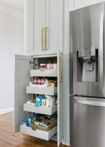 Kitchen of the Week: Storage Galore With a Light and Bright Style