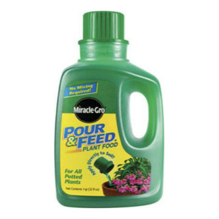 Miracle-Gro 1006002 Pour & Feed Liquid Plant Food, 32 Oz - Gardening ...