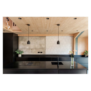 Dramatic asymmetrical roof creates stunning extension - Contemporary ...