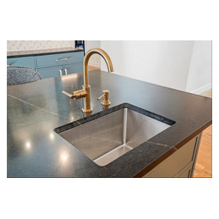 Omega Jax 3/4" painted Shaker door kitchen cabinets - Contemporary ...