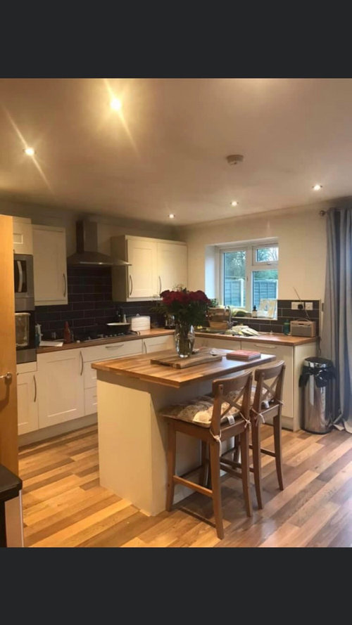 Gloss or Matt worktop with shaker kitchen | Houzz UK