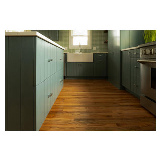 Kerf Groove Green Cabinets - Farmhouse - Chicago - by Amish Custom ...