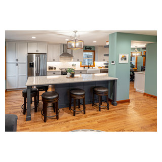 Pop of Color Farmhouse Kitchen - Farmhouse - Kitchen - Milwaukee - by ...