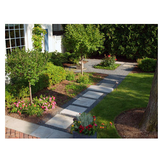 Bluestone Chip Path - Traditional - Garden - Chicago - by James Martin ...