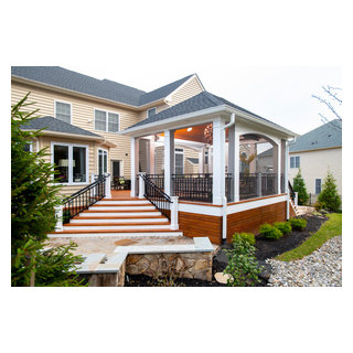 Custom Retractable Screen Room with Low-Maintenance Zuri Deck - Modern ...