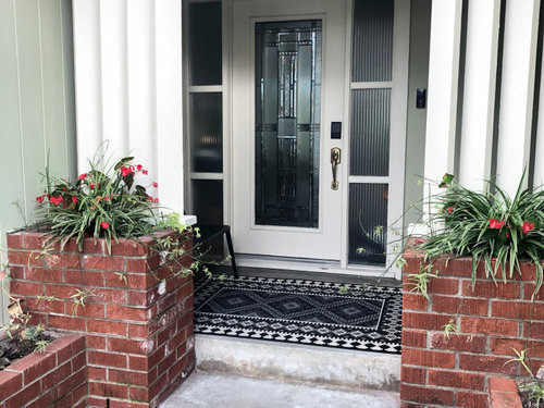 Help decorating around an off-centered front door
