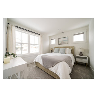 Modern Blue Lake House on Lake Chelan - Modern - Bedroom - Seattle - by ...