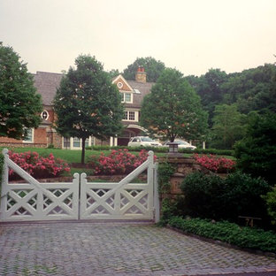 75 Most Popular Victorian Driveway Garden Design Ideas for November ...