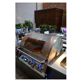 Tribeca Pool Garden - Contemporary - New York - by Jeffrey Erb | Houzz