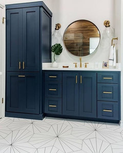 Bathroom Finishes - Navy Vanity, Granite, and Tile