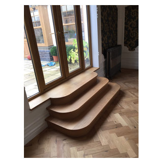 Steps down into the split level lounge in the same house - Traditional ...