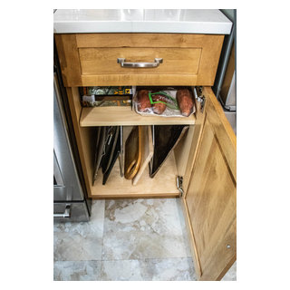 Toffee Stain Shaker Door Kitchen with Calacatta Valetin Quartz ...