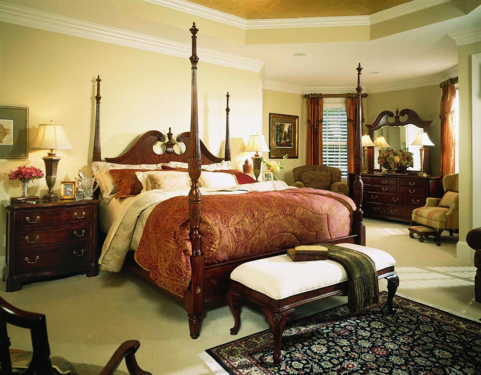 Emma Mason Signature Metropolitan Grove Cal King Pediment Poster Bed ...