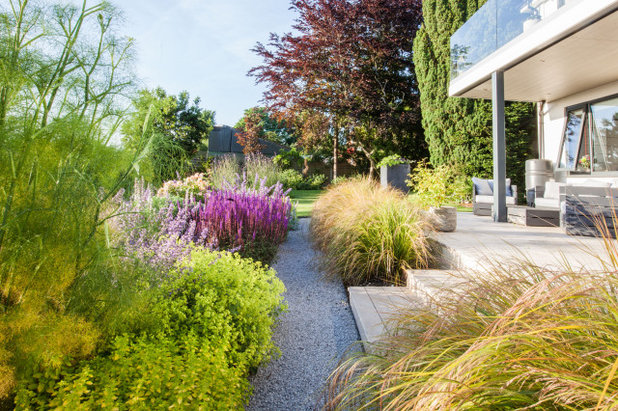 Yard of the Week: Flowing Garden Beds and an Entertaining Space