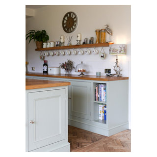 Classic shaker-style open plan kitchen - Кантри - Кухня - Сассекс - от ...