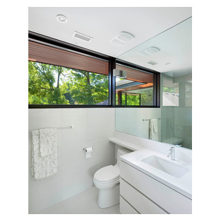 Modern Sidesplit House - Modern - Bathroom - Toronto - by Jillian Aimis ...