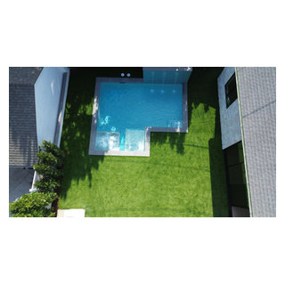 Morisson pool and spa raised wall with sheer decent - Contemporary ...