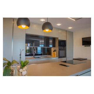 Una cocina con vistas al mar: la versatilidad de Ak_Project - Modern ...