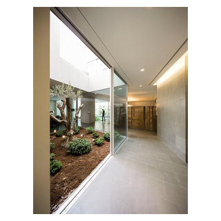 Wall House, Kuwait - Contemporary - Hall - Buckinghamshire - by IQ ...