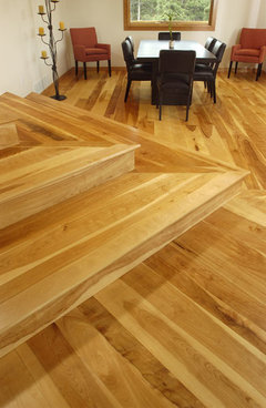 Preventing a fall on a (1 step) down from entry into living room