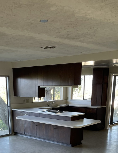 Kitchen sink not centered in large window in corner of L-shape - ok ...