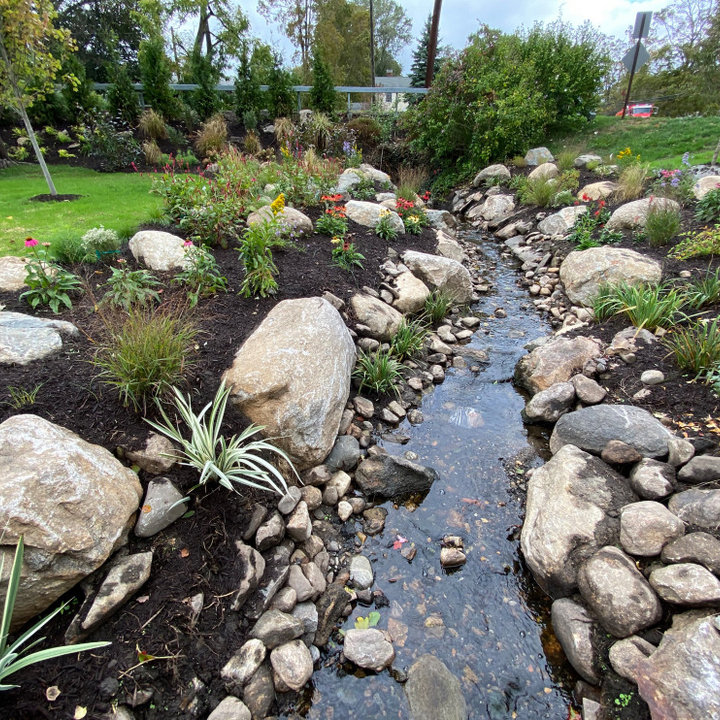 75 Beautiful Xeriscape with River Rock Ideas & Designs - July 2022 ...