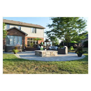 Curved Veka deck by Hickory Dickory Decks in Greensville Ontario Canad ...