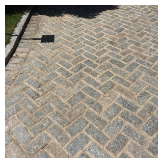 Belgian block driveway - New York - by Hamptons SilverLeaf Landscaping ...