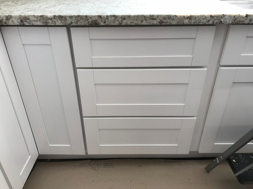 When to use two drawer pulls in kitchen vs. one drawer pull?