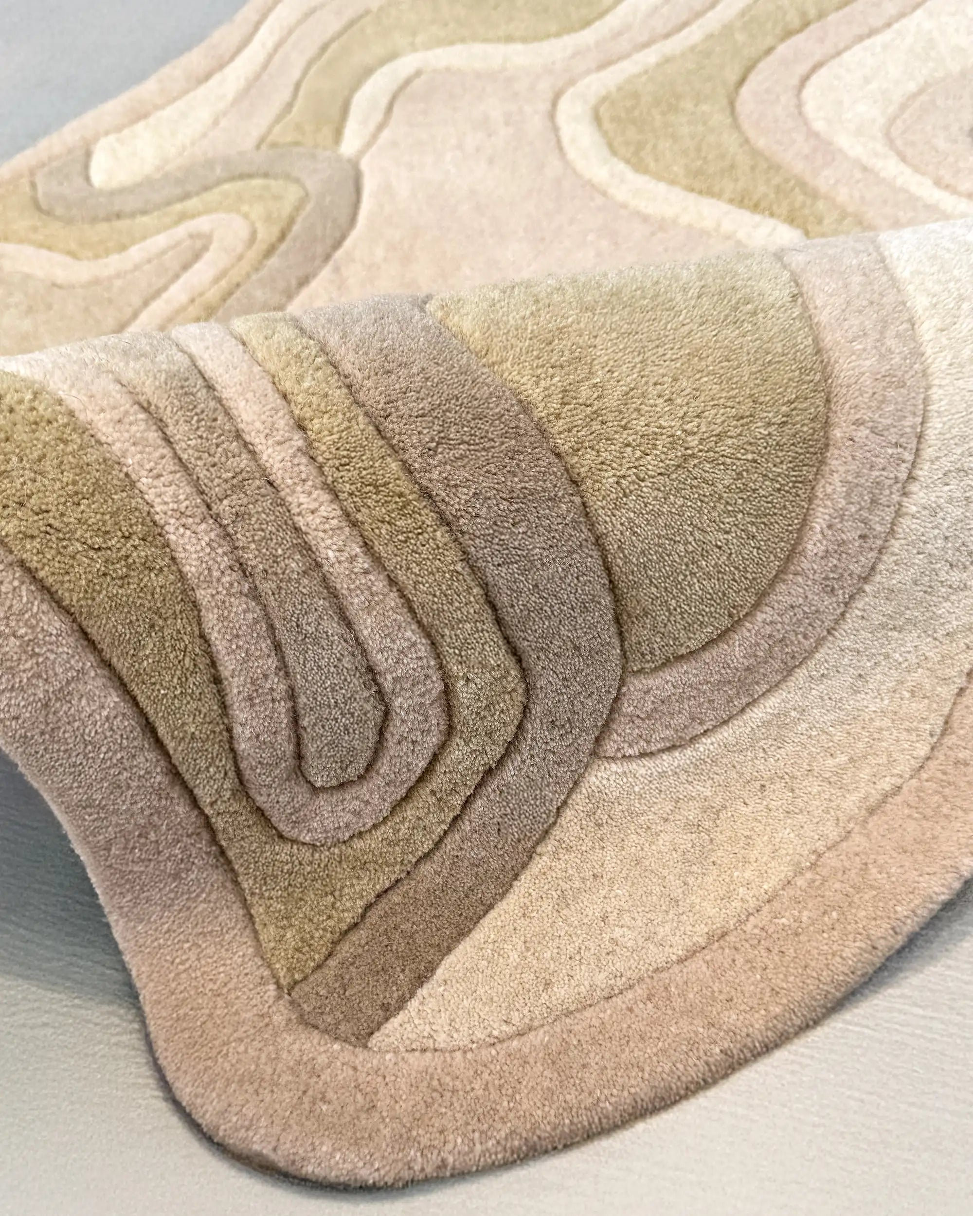 Jubi Rolling Tides Tan Organic Shaped Rug, Modern Neutral Hand-Tufted ...