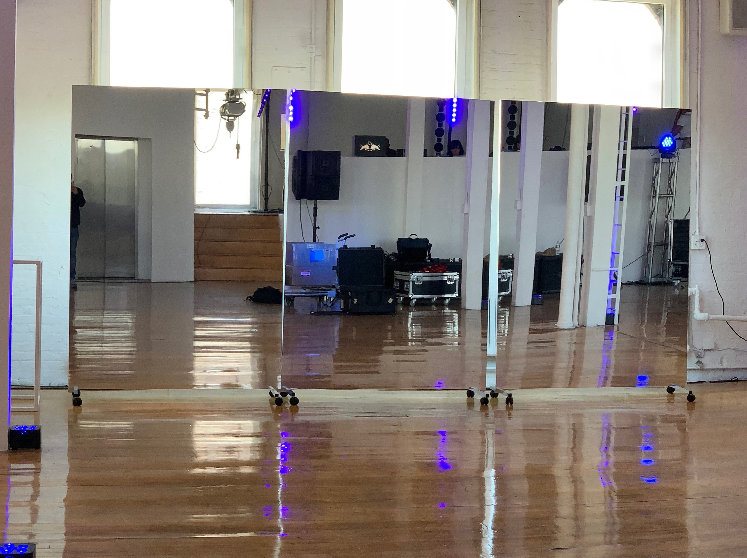 LiteMirror, Shatterproof Portable Mirror with Rolling Stand, 60"x60" (5 ...