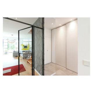 Garderobe und Rahmentüren für Leipziger Stadthaus - Modern - Flur ...
