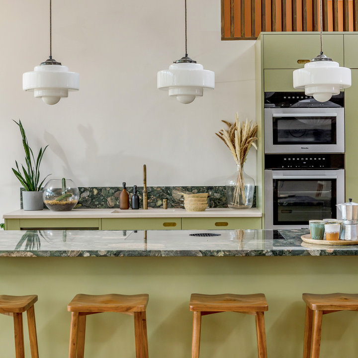 75 Beautiful Kitchen with Green Benchtop Ideas & Designs - July 2025 ...