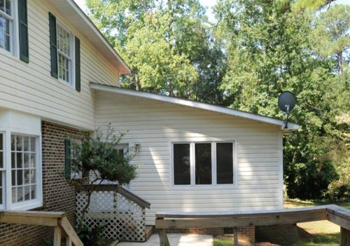 Weird roof line because of addition. Can it be fixed?