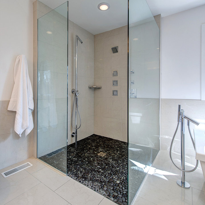 75 Pebble Tile Floor Walk-In Shower Ideas You'll Love - November, 2025 ...