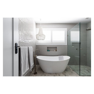 Waters Edge Custom - Beach Style - Bathroom - Sydney - by NJR Studios ...