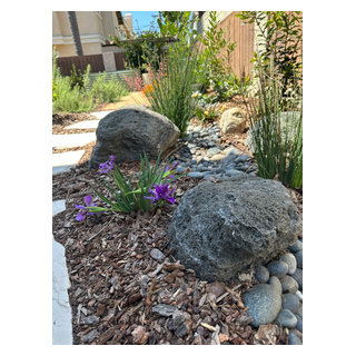 A Condo's Peaceful Front Yard Respite - Modern - Landscape - Los ...