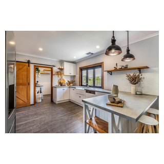 Modern Farmhouse Kitchen with Blackwood Timber Features - Country ...
