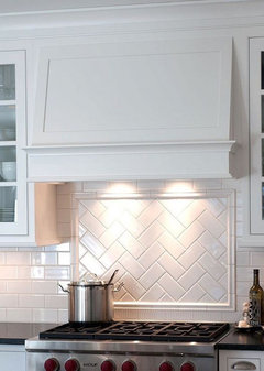 kitchen backsplash and picture frame above stove under hood | Houzz Forum
