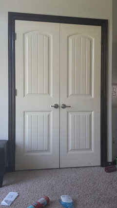 door trim different color then baseboard?