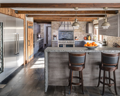 Best Farmhouse Kitchen with a Peninsula Design Ideas & Remodel Pictures ...