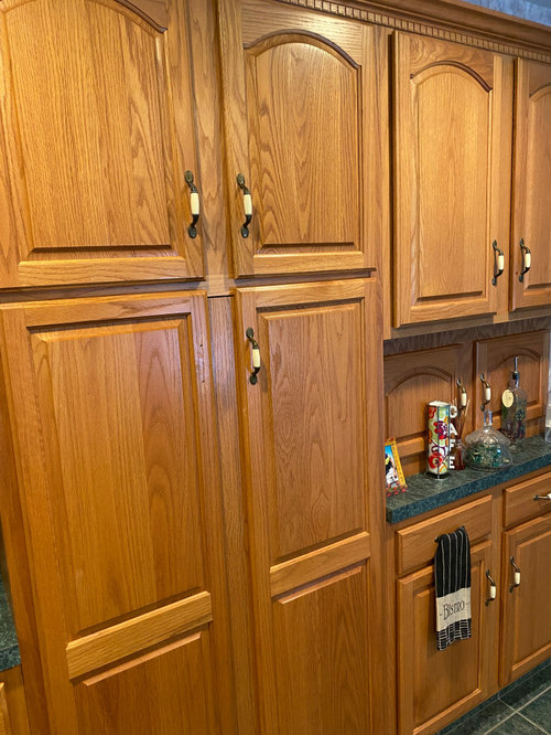 What color hardware for 90s oak cabinets?
