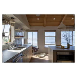 Oregon Beach House - Beach Style - Kitchen - Portland - by Rehkamp ...