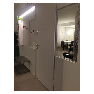 Dettaglio della boiserie - Modern - Entry - Venice - by Studio Majo di ...